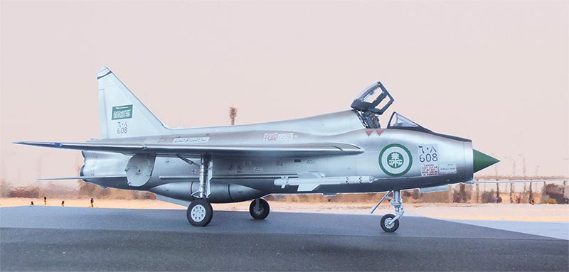 lightning T4 plastic scale model 1/32